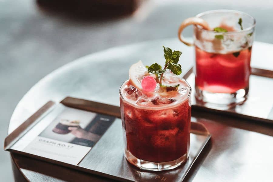 13 Best Bars in Kauai (Local Favorites & Hidden Gems) (2025)