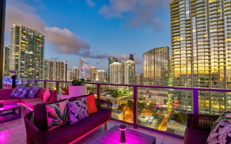 9 Amazing Rooftop Restaurants & Bars in Brickell (2025)