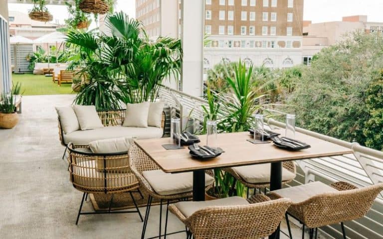 14 Rooftop Bars in Charleston for Sky-High Hangouts (2025)